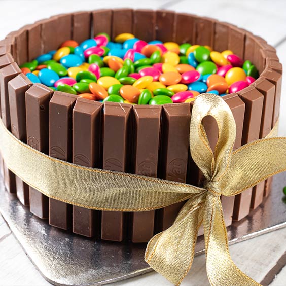 KitKat m&m Barrel Cake – Cocoa Palette